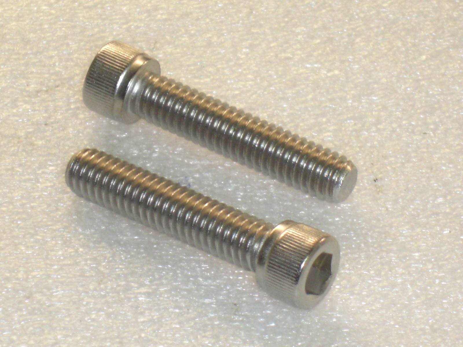1/4 UNC x 1.3/8" Socket Capscrew - Stig Fasteners Ltd