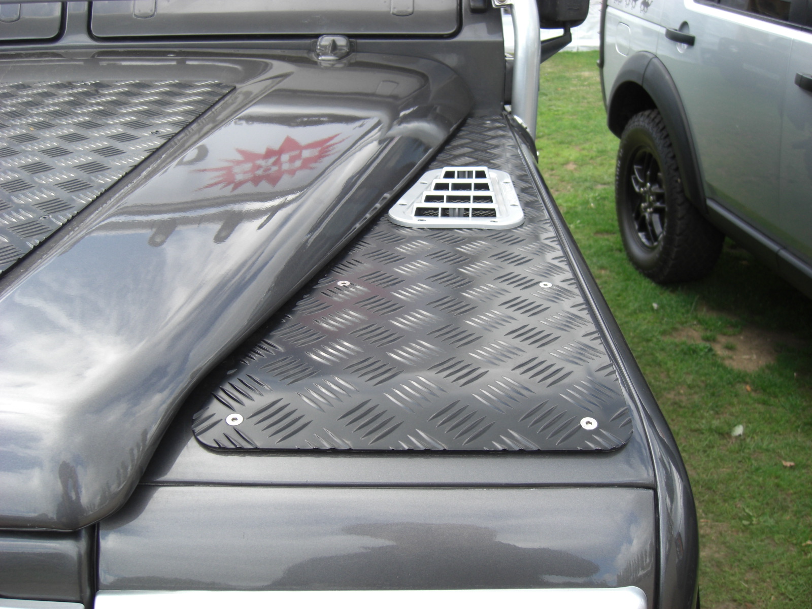 Land Rover Defender Checkerplate Screw Kit - Stig Fasteners Ltd