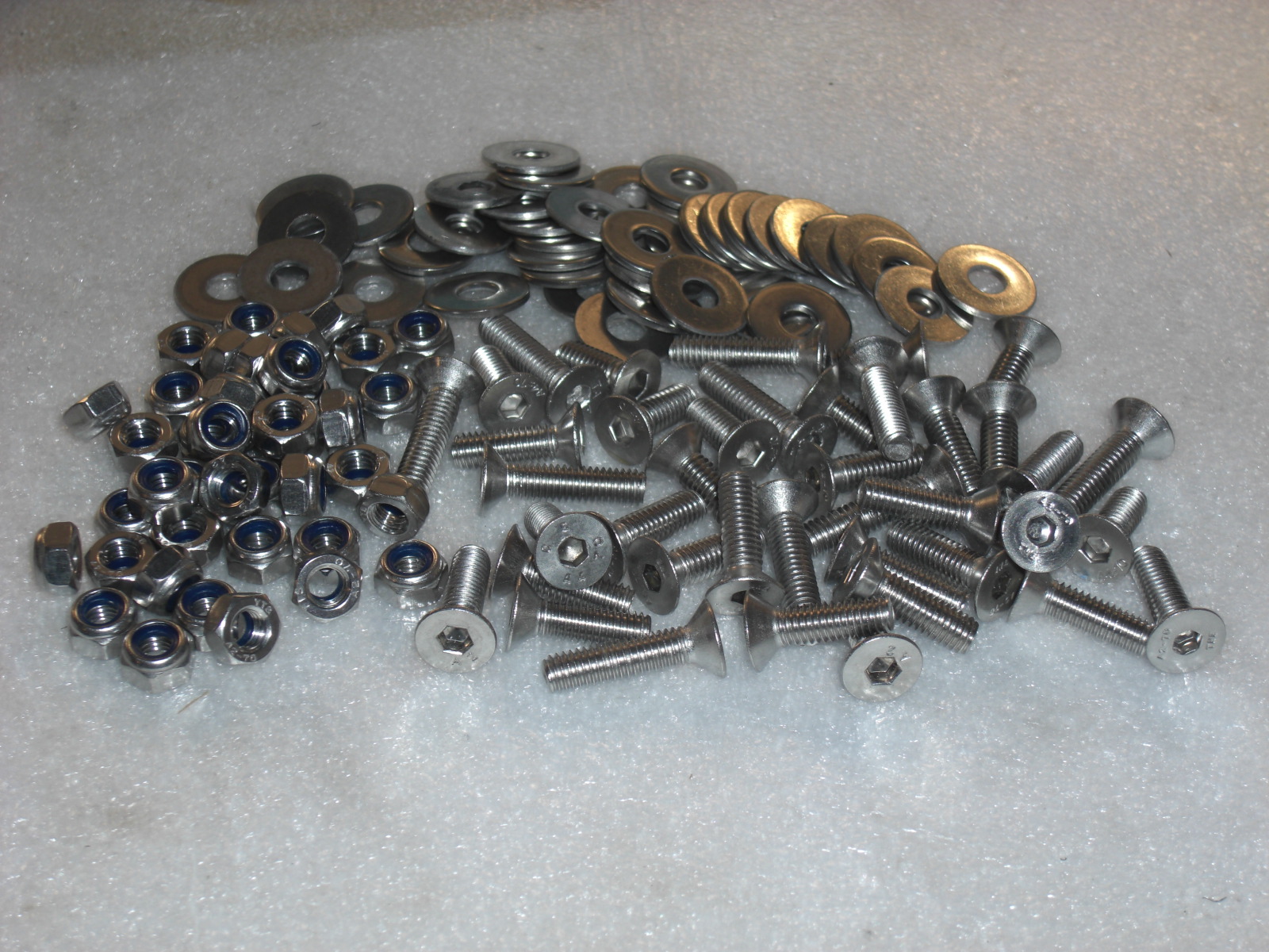 Land Rover Defender Checkerplate Screw Kit - Stig Fasteners Ltd