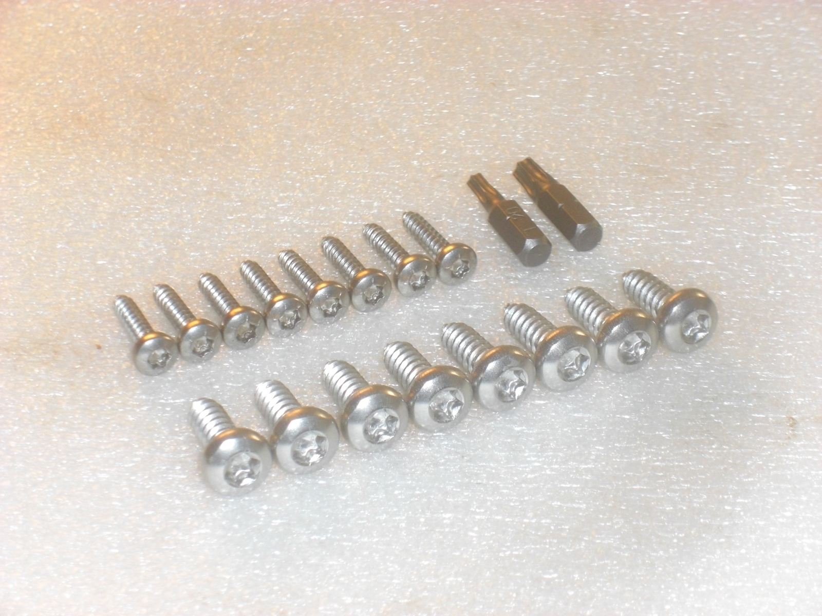 Defender Grille & Headlight Surround 16-pcs Screw Kit - Stig Fasteners Ltd